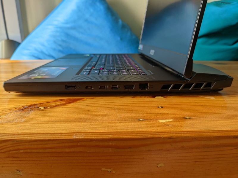 review MSI Titan GT77 review MSI Titan GT77